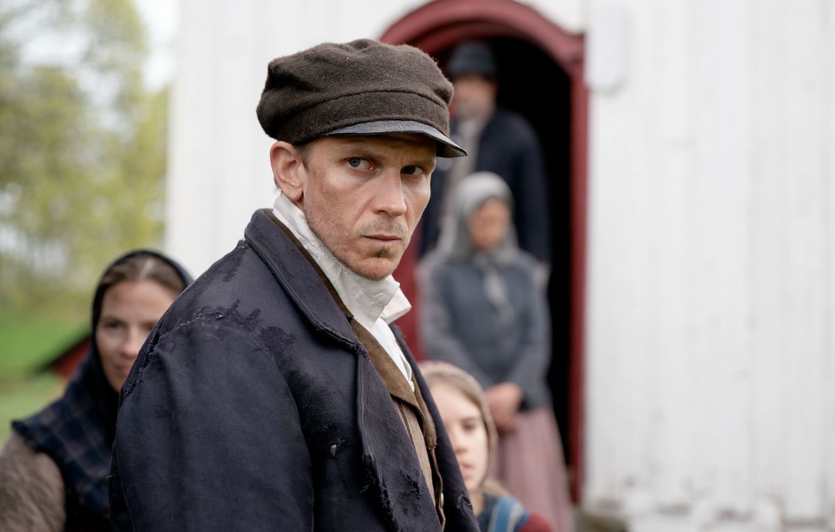 Gustaf Skarsgård leder stjärntät ensemble i nya Disney-serien "Koka ...