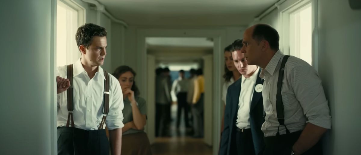 Vem spelar Gustaf Skarsgård i Nolans storfilm "Oppenheimer"? - MovieZine