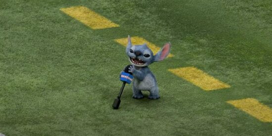Stitch skapar kaos på Super Bowl - se nya teasern från Disneys "Lilo ...