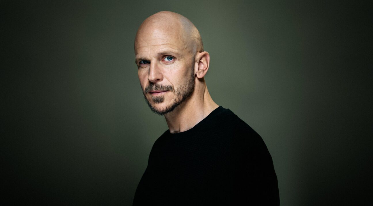 Gustaf Skarsgård spelar Wallander igen - 3 nya filmer planeras - MovieZine