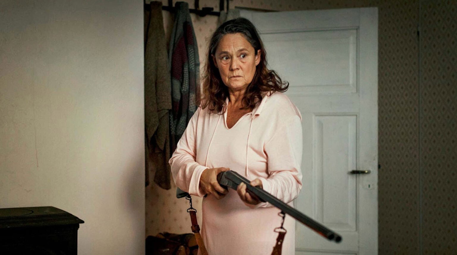 En "välspelad och lågmäld deckare" med Augustfamiljen är åter på SVT ...