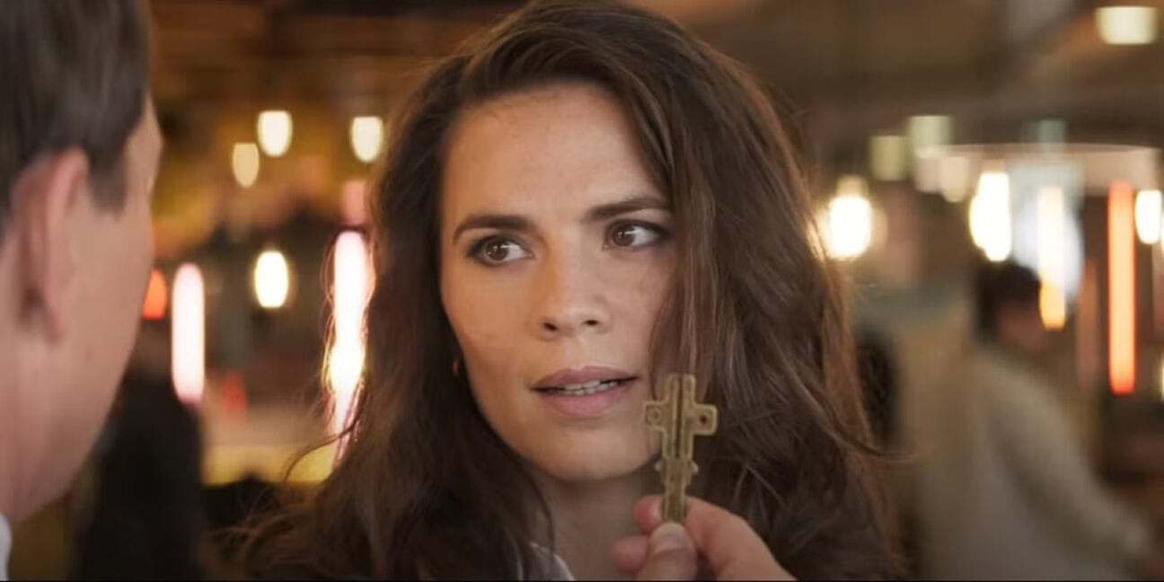 Ingen mesig mamma! Höggravid Hayley Atwell i stenhårt slagsmål i nya ...