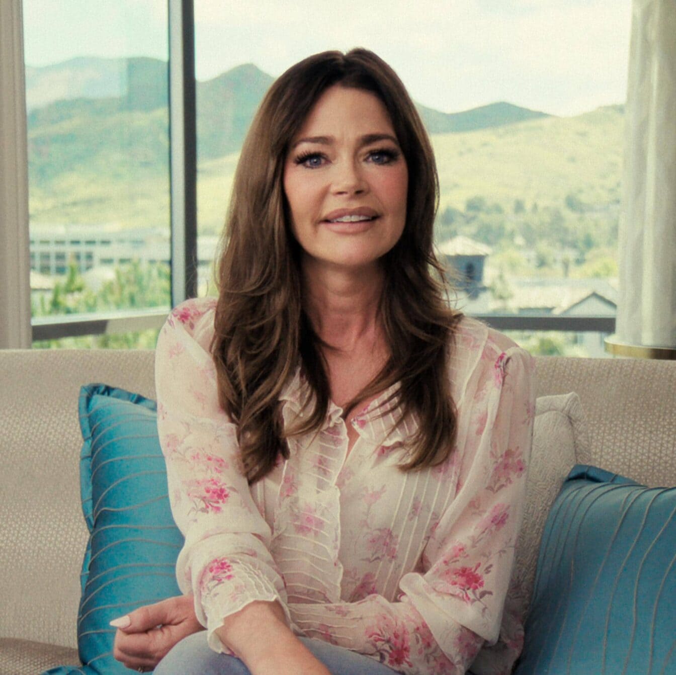 Minns du "tidernas värsta Bondbrud"? Så ser 54-åriga Denise Richards ut ...