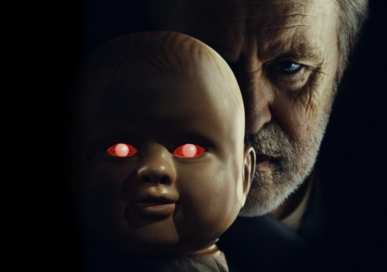 John Lithgow terroriserar ett vårdhem i en riktigt obekväm film ...