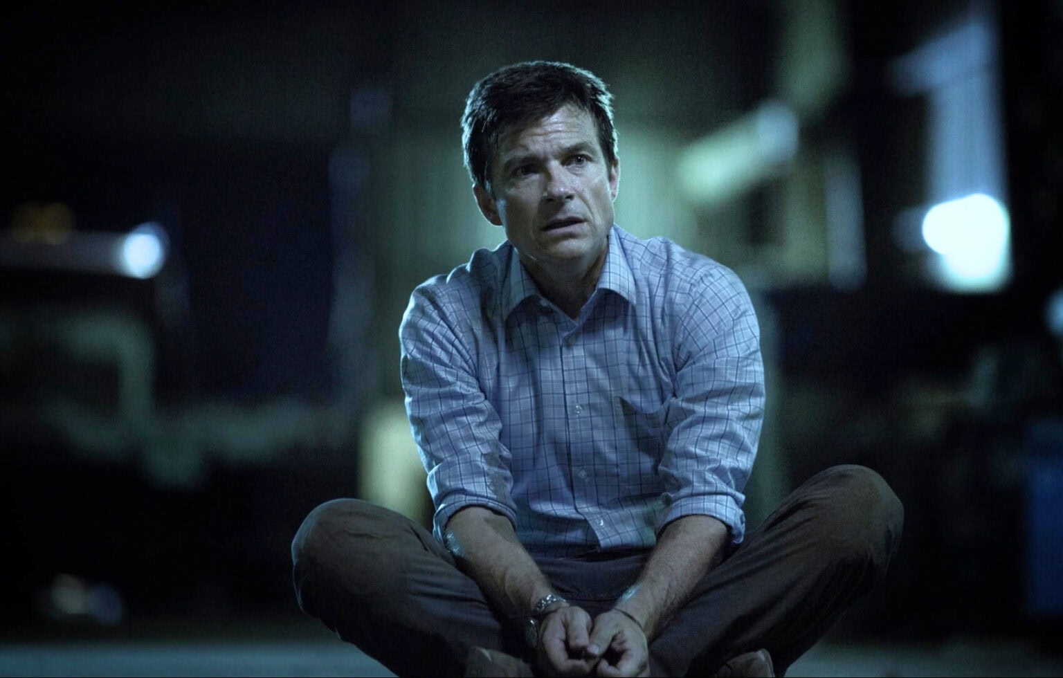 Jason Bateman bakom kameran när Tom Holland fejkar sin egen död ...