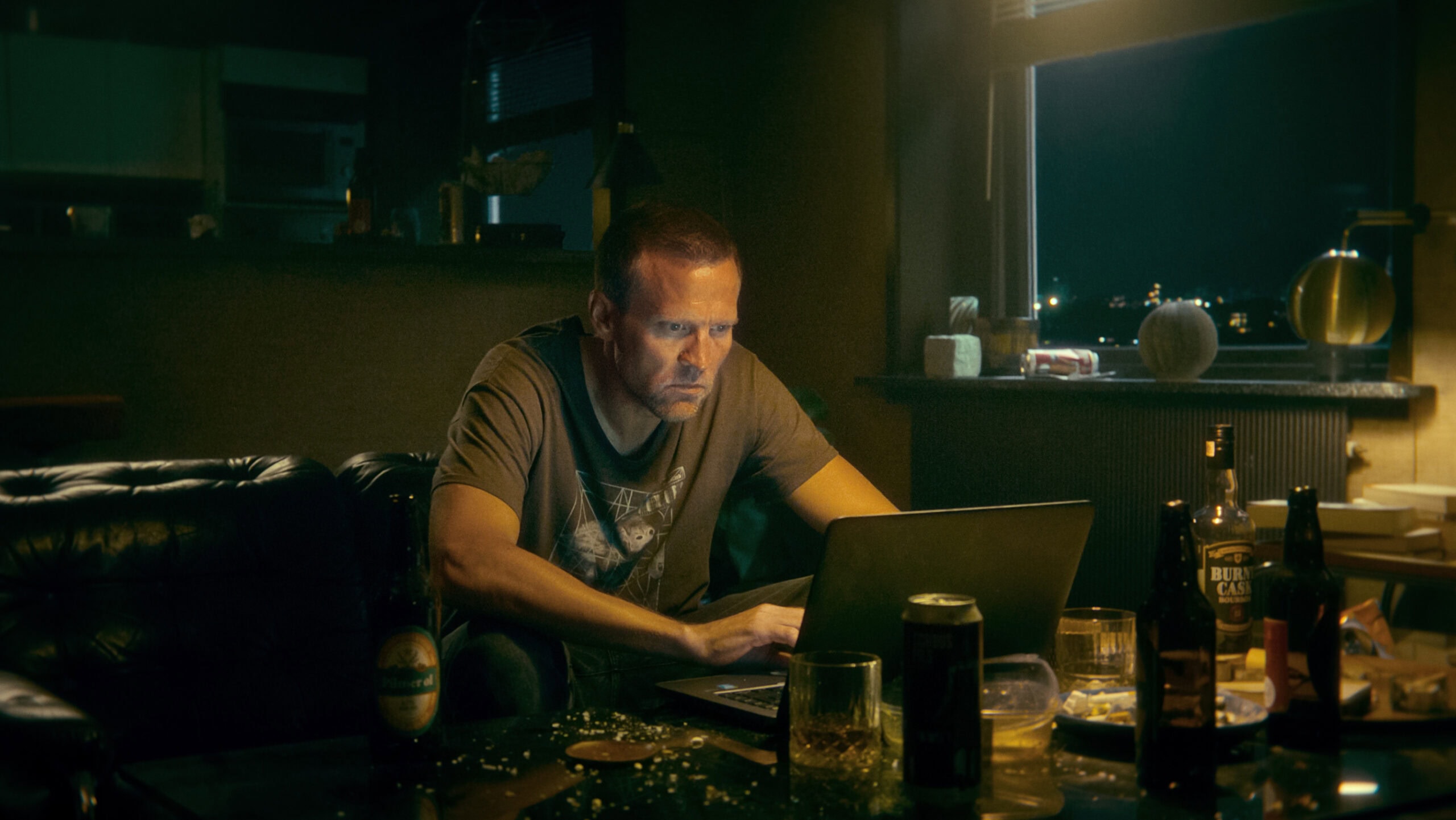 Jo Nesbøs "Harry Hole" får premiär i mars - med Kinnaman och Stormare i ...