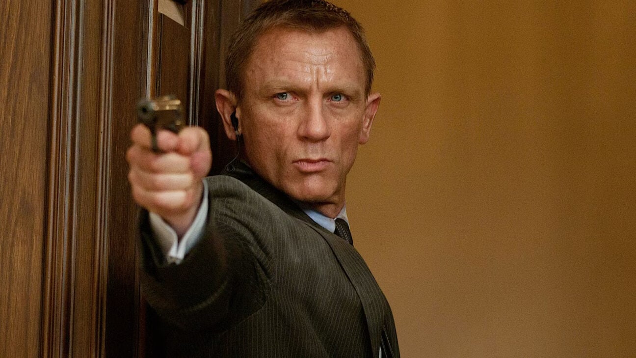 Den största biosuccén i James Bonds historia visas ikväll på SVT ...